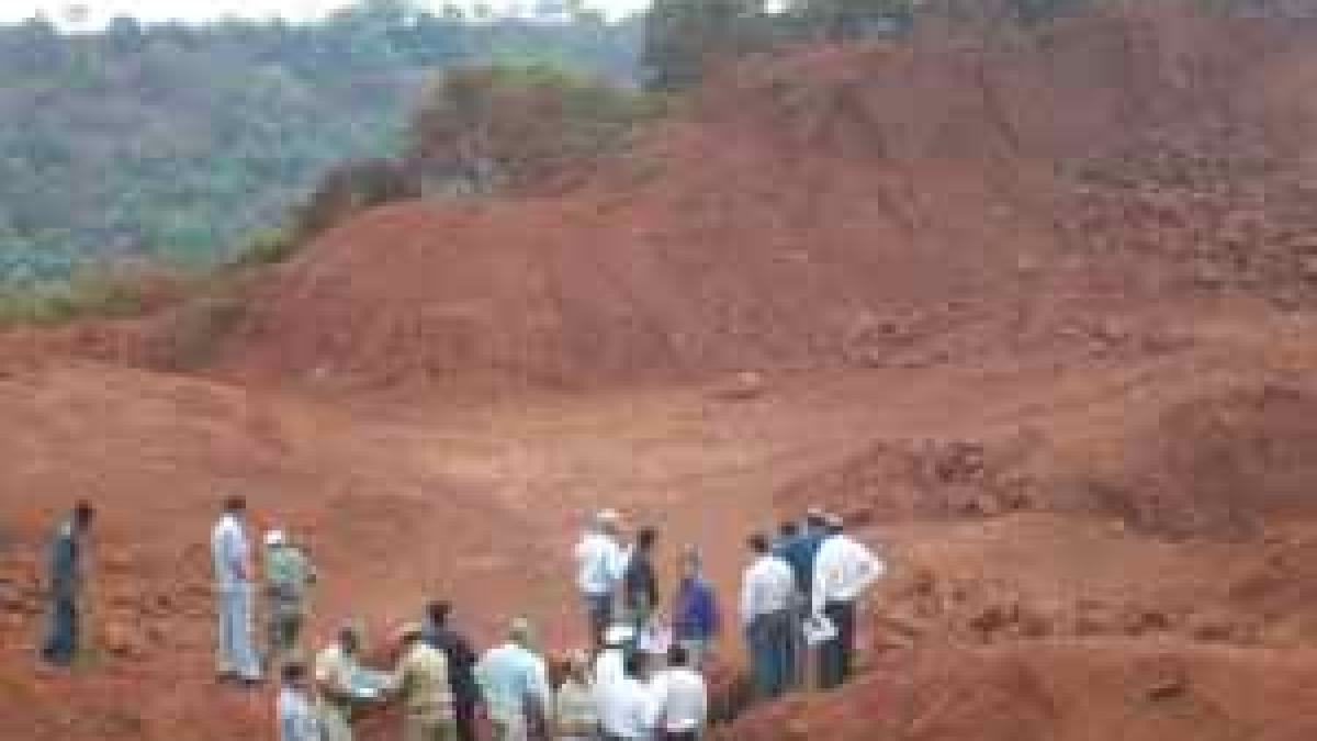 14 ಗಣಿಗಳ ಪೈಕಿ 11 ಬಂದ್ : ಗಣಿ ಗಡಿ ಒತ್ತುವರಿ ಕಾರಣ | Illegal mining in ...