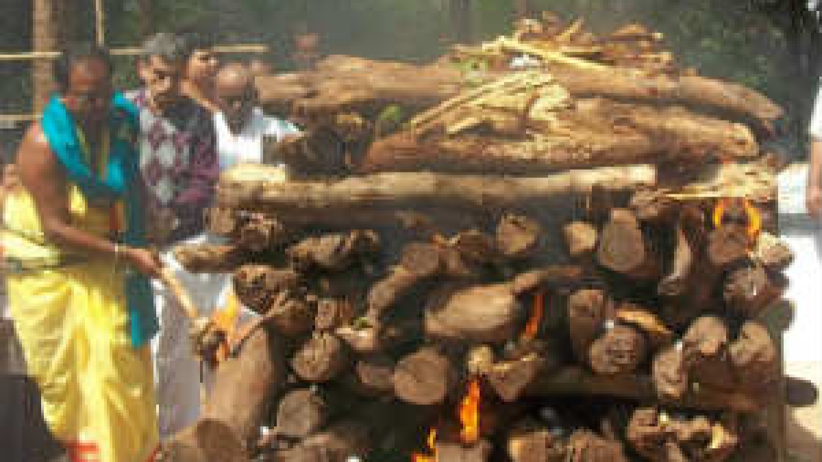 ರಾಜಮರ್ಯಾದೆಯೊಂದಿಗೆ ಘೋರ್ಪಡೆಗೆ ಅಂತಿಮ ವಿದಾಯ | MY Ghorpade laid to rest ...