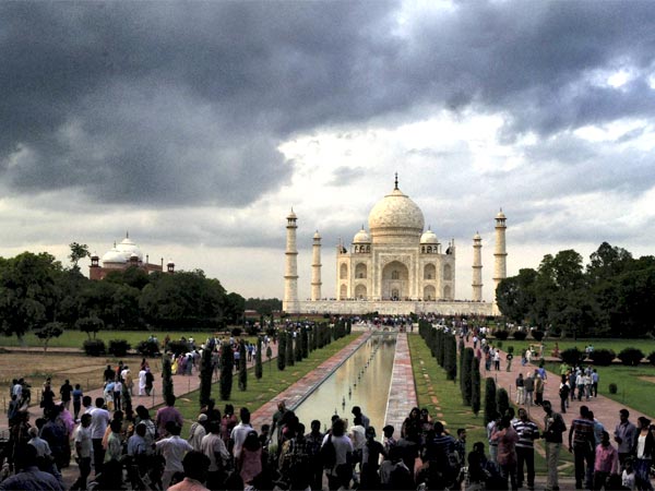 ತಾಜ್ ಮಹಲ್ ಸೌಂದರ್ಯ ರಕ್ಷಣೆಗೆ ಪಾಕಿಸ್ತಾನದ ಮಣ್ಣು | Iconic Taj Mahal to get ...