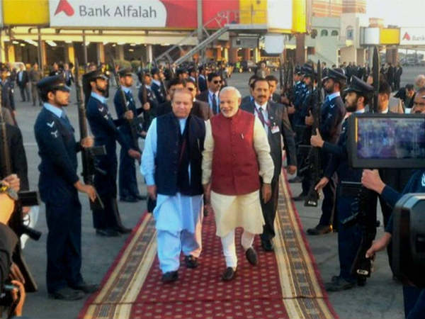 ಚಿತ್ರಗಳು : ನರೇಂದ್ರ ಮೋದಿ ಅಚ್ಚರಿಯ ಲಾಹೋರ್ ಭೇಟಿ | In pics : Narendra Modi ...