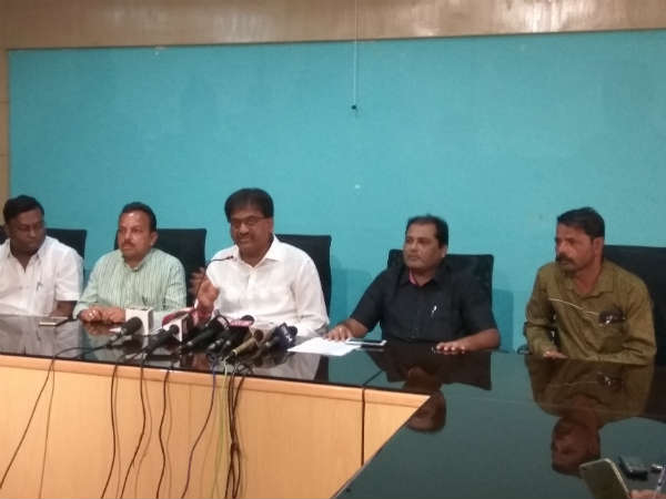 "ಮಠಾಧೀಶರ ಹಾಗೆ ಸಚಿವರು ಊರು ಸುತ್ತುವುದನ್ನು ಬಿಡಲಿ" | MLC Pradeep Shettar ...