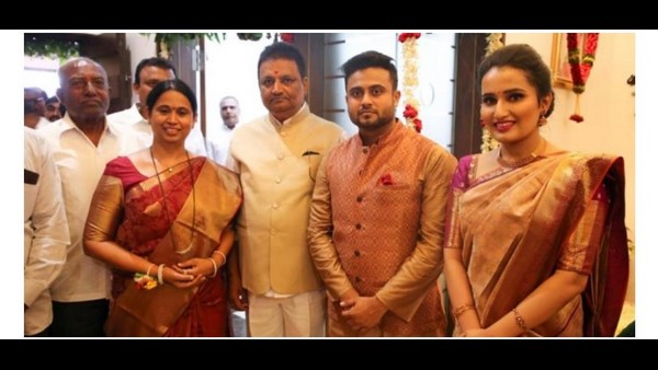 Laxmi Hebbalkar Son Engagement : ಕಾಂಗ್ರೆಸ್ ಶಾಸಕಿ ಲಕ್ಷ್ಮೀ ಹೆಬ್ಬಾಳ್ಕರ್ ...