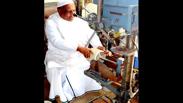 ಅಣ್ಣಿಗೇರಿಯ ರೈತ ವಿಜ್ಞಾನಿ ಅಬ್ದುಲ್‌ ಖಾದರ್ ನಡಕಟ್ಟಿನಗೆ ಪದ್ಮಶ್ರೀ ಗೌರವ ...