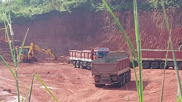 ಮಂಗಳೂರಿನಲ್ಲಿ ಮಣ್ಣಿನ ಗಣಿಗಾರಿಕೆ ಅವ್ಯಾಹತ! ಮಿನಿ ಬಳ್ಳಾರಿ ಆಗಲಿದ್ಯಾ ಮಂಗಳೂರು ...