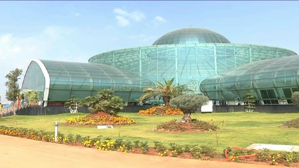 ಬೆಣ್ಣೆನಗರಿ ದಾವಣಗೆರೆ ಹೊಸ ಆಕರ್ಷಣೆ 'ಗ್ಲಾಸ್ ಹೌಸ್': ವಿಶೇಷತೆ, ಹೇಗೆ ತಲುಪಬೇಕು ...