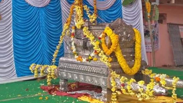 ಉಕ್ಕಡಗಾತ್ರಿಯ ಕರಿಬಸವೇಶ್ವರ ಸನ್ನಿಧಾನದಲ್ಲಿ ನೆರೆದ ಭಕ್ತಸಾಗರ: ಉಕ್ಕಡಗಾತ್ರಿ ಎಂದು ...