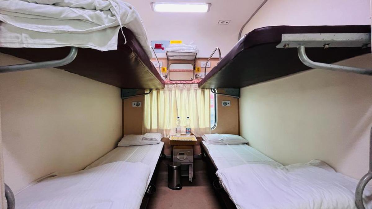 ಭಾರತ್ ಗೌರವ್‌ ರೈಲಿನ ಸೌಲಭ್ಯ, ವಿಶೇಷತೆ, ವೈಭವ ನೋಡಿ: ವಿಡಿಯೊ ಇಲ್ಲಿದೆ | Railway ...