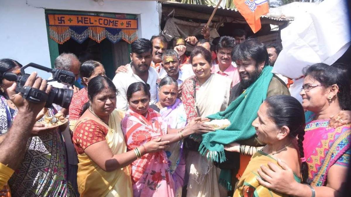 ಸೊರಟೂರು: "ಒಂದು ರೂಪಾಯಿ, ಒಂದು ರೊಟ್ಟಿ" ಅಭಿಯಾನ ಆರಂಭಿಸಿ ಗಮನ ಸೆಳೆದ ಬಿಜೆಪಿ ...