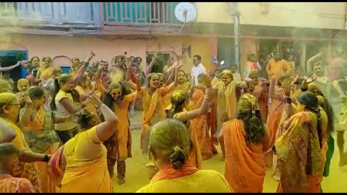 ಹುಬ್ಬಳ್ಳಿಯಲ್ಲಿ 20 ವರ್ಷಗಳ ಬಳಿಕ ಅದ್ಧೂರಿಯಾಗಿ ನಡೆದ ದ್ಯಾಮವ್ವದೇವಿ ಜಾತ್ರಾ ...