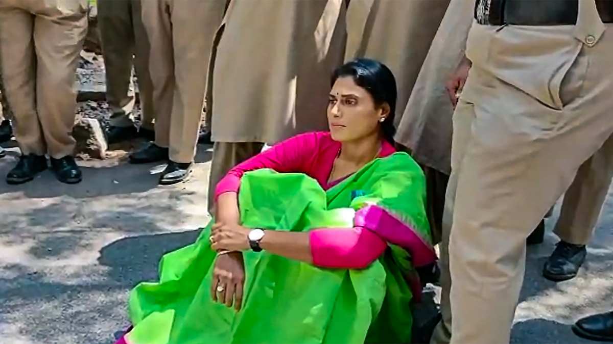 YS Sharmila Manhandles: ಪೊಲೀಸರ ಕೆನ್ನೆಗೆ ಹೊಡೆದ ವೈಎಸ್‌ಆರ್ ತೆಲಂಗಾಣ ಪಕ್ಷದ ...