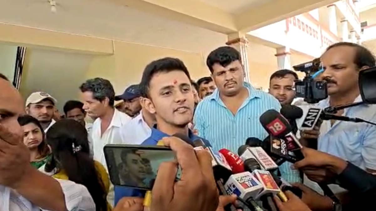 ಅಪ್ಪ ಕೆಲಸ ಮಾಡಿದ್ರೆ ಸಪೋರ್ಟ್ ಮಾಡುವುದು ತಪ್ಪಾ? ಡಿ ಕೆ ಶಿವಕುಮಾರ್ ಪುತ್ರ ...