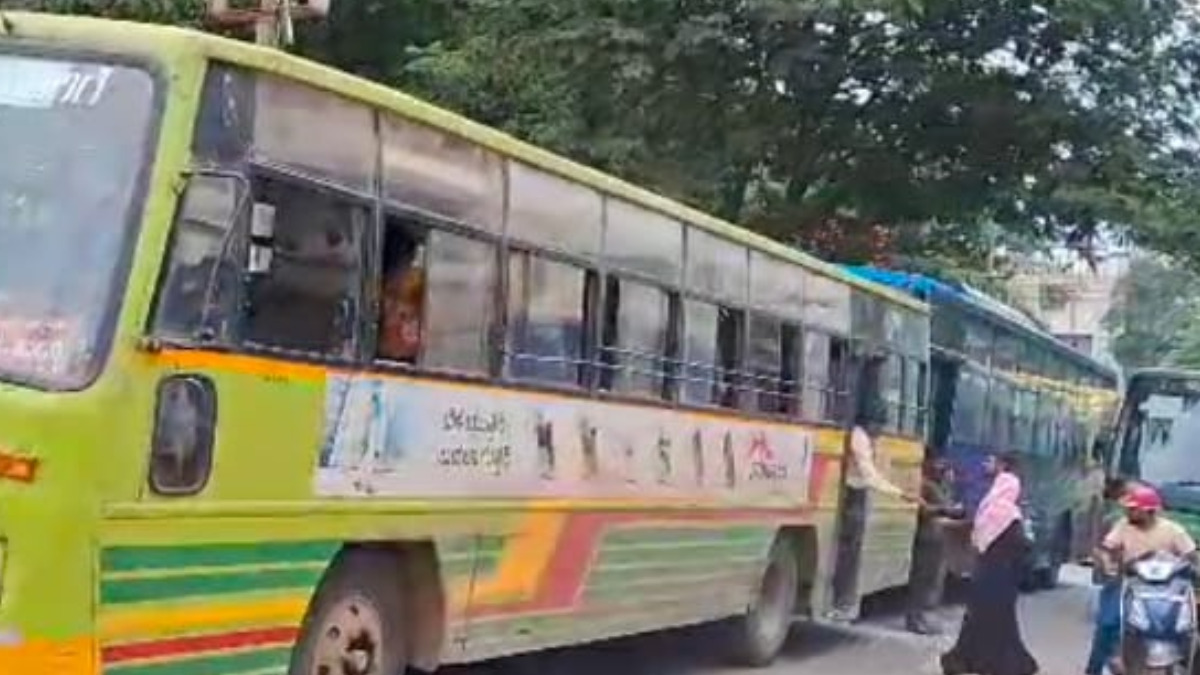 ಹುಬ್ಬಳ್ಳಿಯಲ್ಲಿ KSRTC ಮತ್ತು ಚಿಗರಿ ಬಸ್ ನಡುವೆ ಅಪಘಾತ | Accident between ...