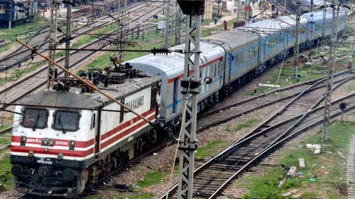 ಉತ್ತರ ಭಾರತದಲ್ಲಿ ಭಾರೀ ಮಳೆ: 17 ರೈಲು ಸಂಚಾರ ಬಂದ್- 12 ರೈಲುಗಳ ಮಾರ್ಗ ಬದಲಾವಣೆ | Heavy rains in North ...