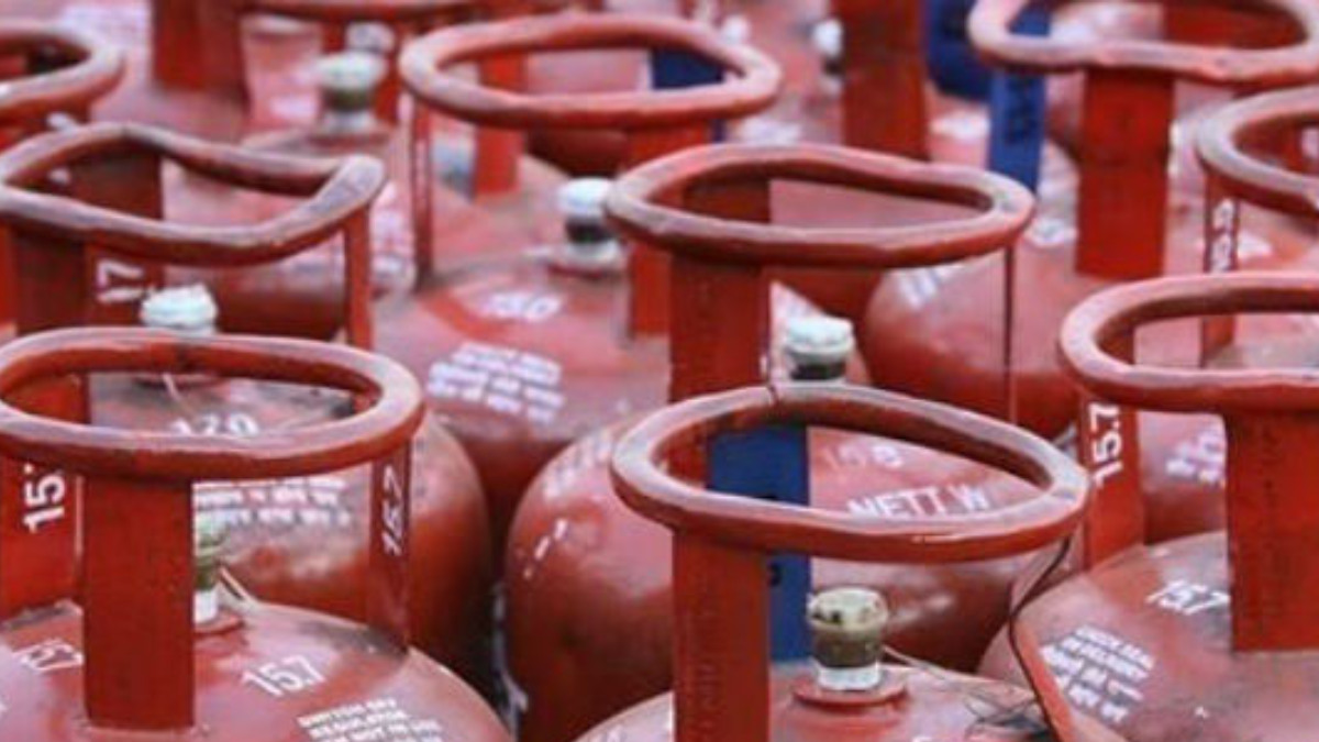 LPG Price Hike: ವಾಣಿಜ್ಯ ಗ್ಯಾಸ್‌ ಸಿಲಿಂಡರ್ ದರ ದಿಢೀರ್‌ ಹೆಚ್ಚಳ, ಇಂದಿನಿಂದಲೇ ಜಾರಿ!, ಎಲ್ಲೆಲ್ಲಿ ಎಷ್ಟು ...