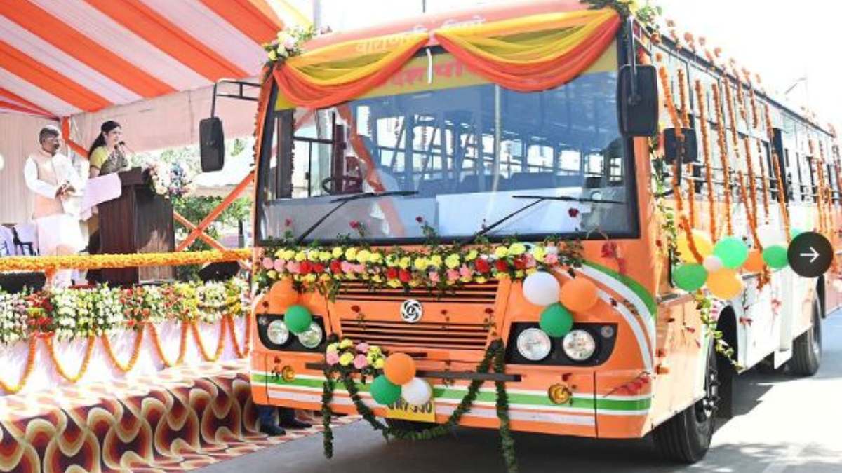 UP 'ಮಿಷನ್ ಮಹಿಳಾ ಸಾರಥಿ' 50 ಬಸ್‌ಗಳಿಗೆ ಸಿಎಂ ಯೋಗಿ ಚಾಲನೆ | UP CM Yogi ...