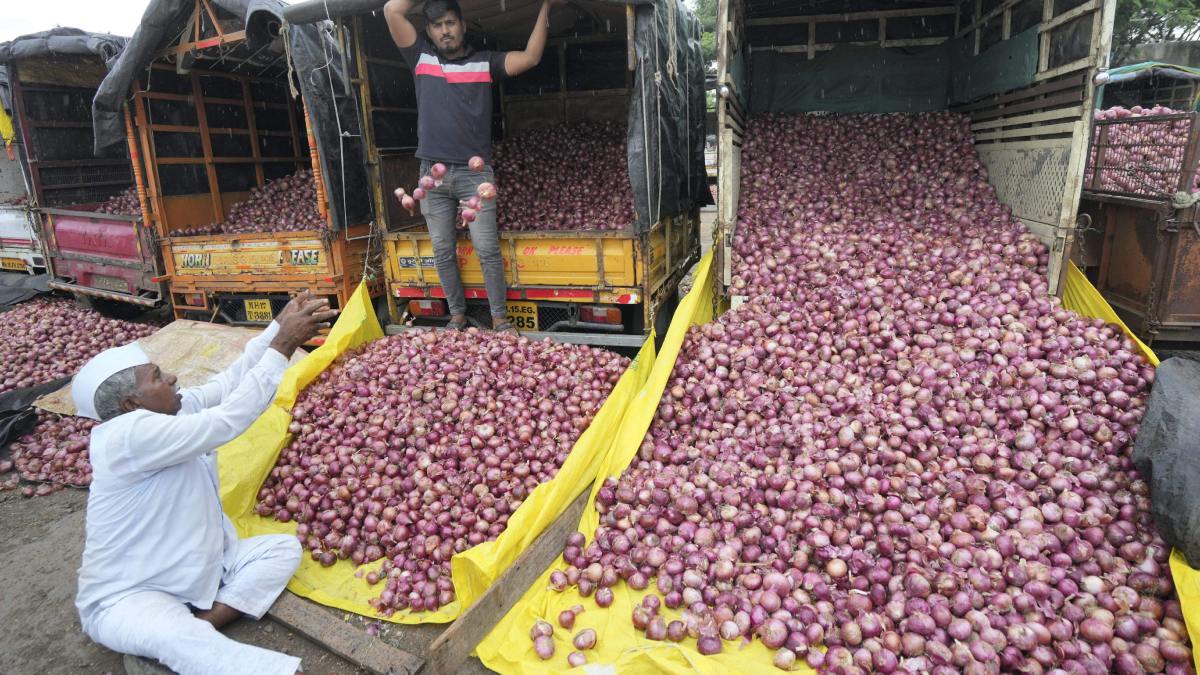 Onion Price: ಈರುಳ್ಳಿ ಬೆಲೆ ಏರಿಕೆ ನಿಯಂತ್ರಣಕ್ಕೆ ಮುಂದಾದ ಕೇಂದ್ರ ಸರ್ಕಾರ | Onion Prices Soar 57% ...