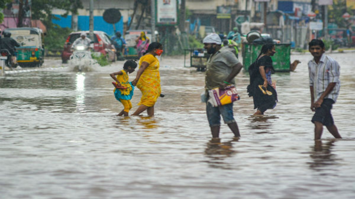 Heavy Rain alert: ಬಂಗಾಳಕೊಲ್ಲಿಯಲ್ಲಿ ವೈಪರಿತ್ಯ ಸೃಷ್ಟಿ, ರಾಜ್ಯಕ್ಕೆ ಭಾರೀ ಮಳೆ ...