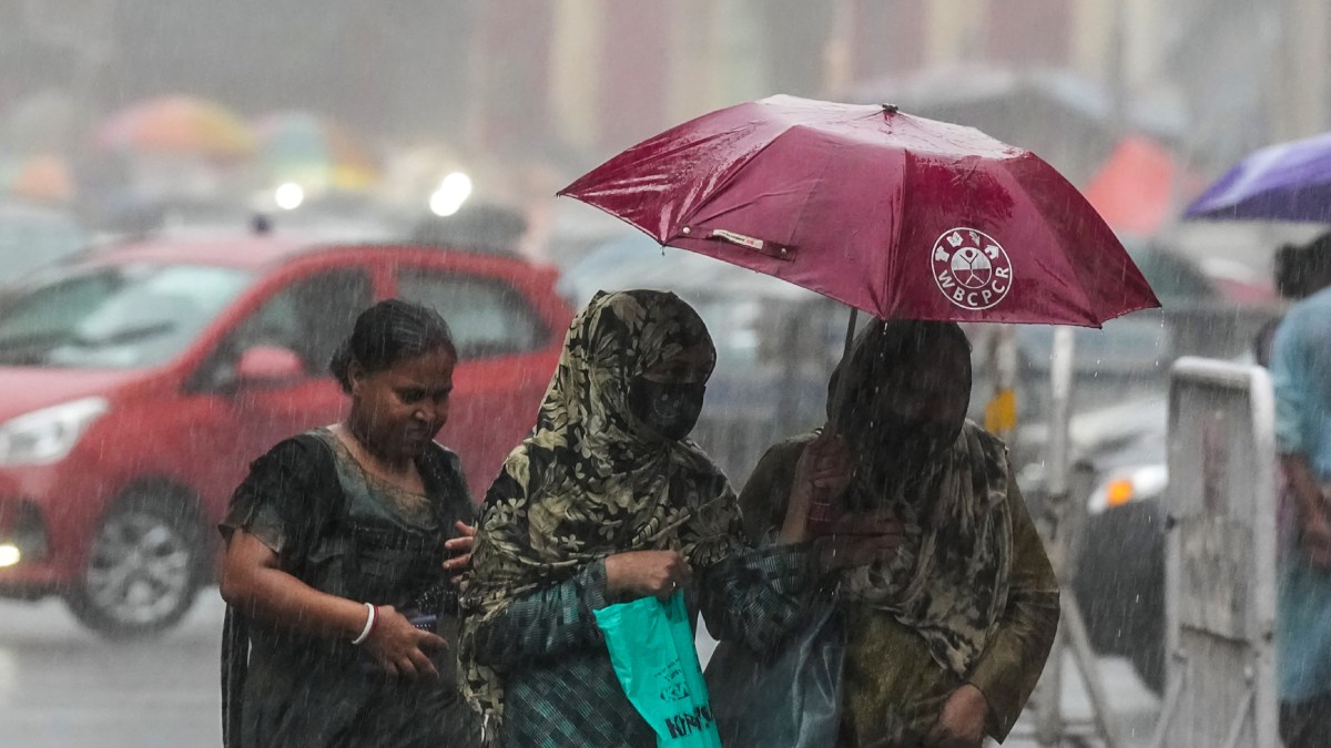 Rain Alert: 48 ಗಂಟೆಗಳಲ್ಲಿ ಭಾರಿ ಮಳೆ ನಿರೀಕ್ಷೆ, ಬೆಂಗಳೂರಲ್ಲಿ ಮೋಡ ಕವಿದ ವಾತಾವರಣ! | Heavy Rain Alert ...