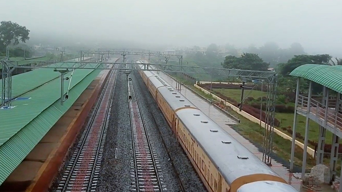 ದೀಪಾವಳಿ; ಉಧಾನ್-ಮಂಗಳೂರು ವಿಶೇಷ ರೈಲು, ವೇಳಾಪಟ್ಟಿ | Deepavali 2023 Udhna ...